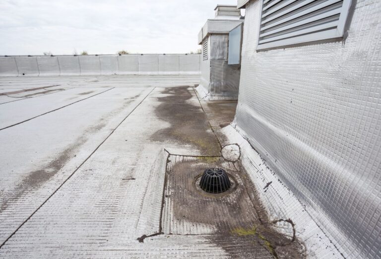 How To Drain A Flat Roof 6 Different Ways In 2025?
