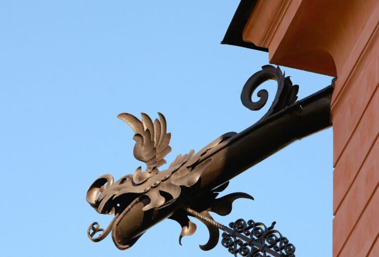 How To Drain A Flat Roof 6 Different Ways In 2025?