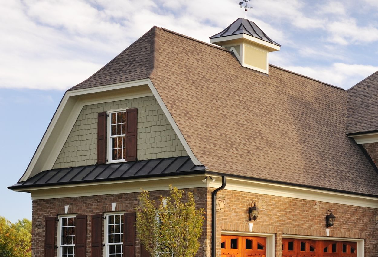 What Is A Hip Roof ? A 2025 Guide For Homeowners